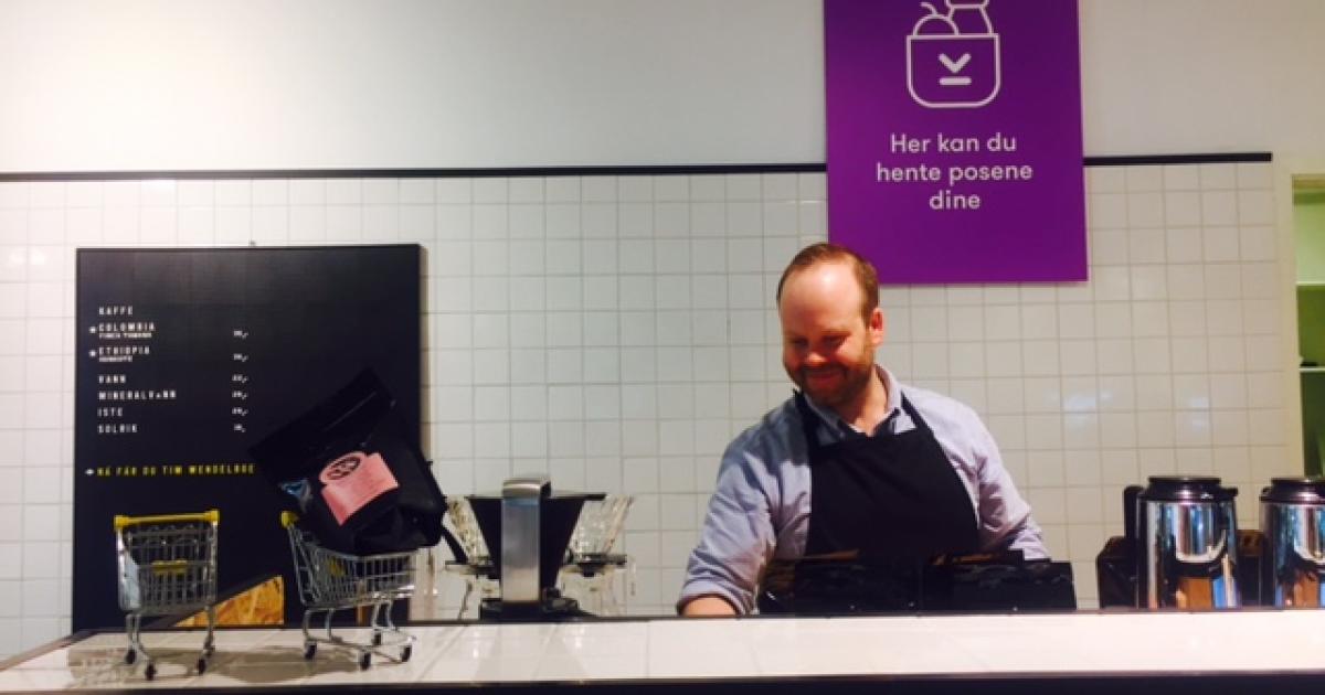 Matbutikk med kafé, romskip og borg